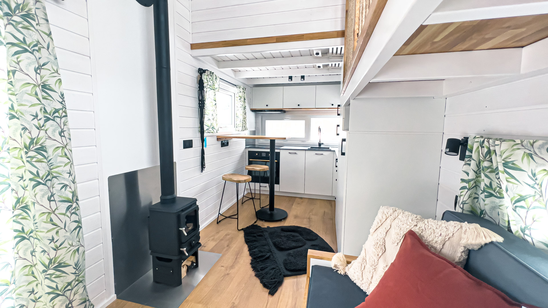 Mobi House 09 - Tangerine - Tinyhouse Campus